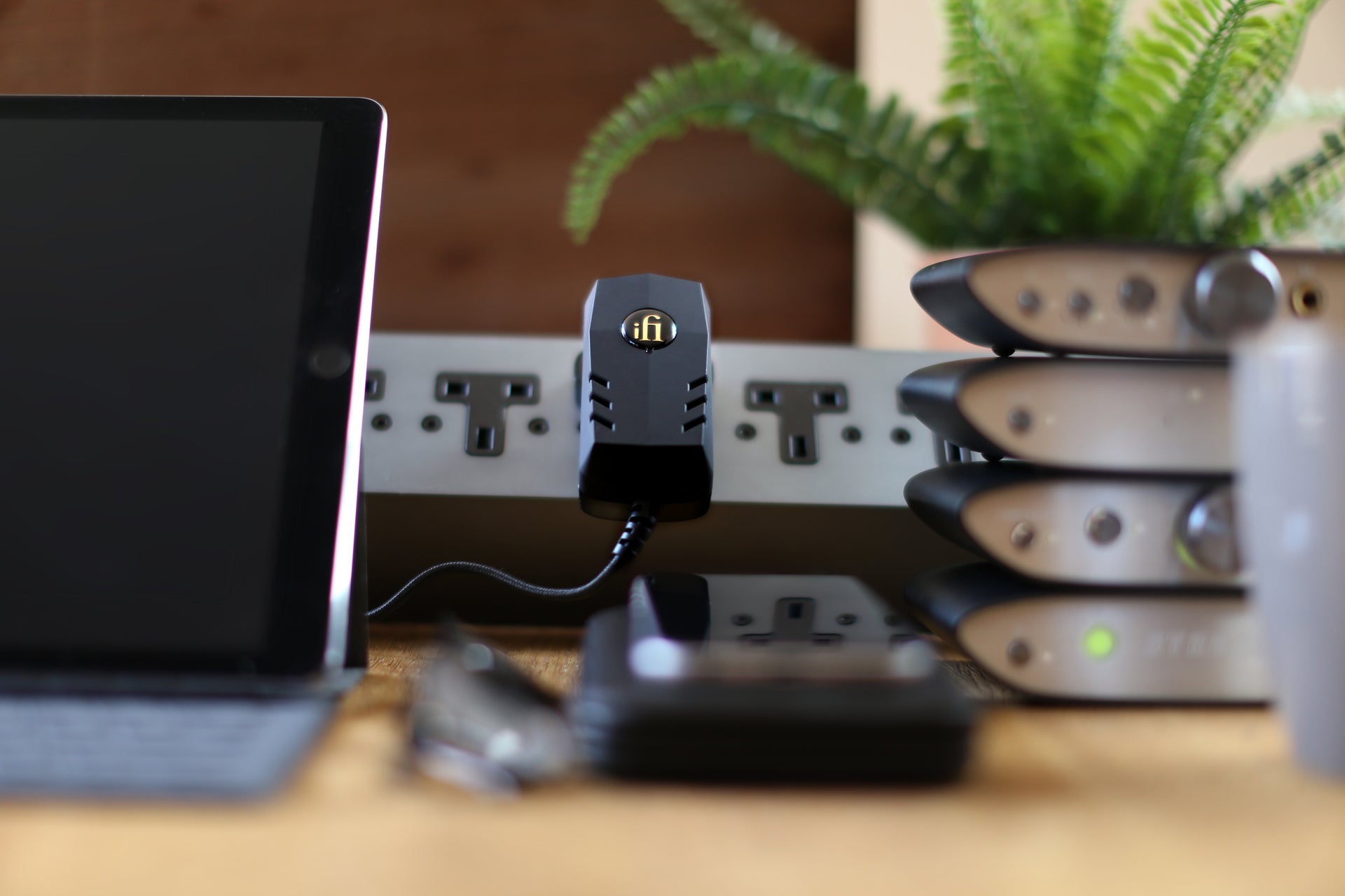 iFi iPower 2 - Low Noise DC Power Solution – SilentPower